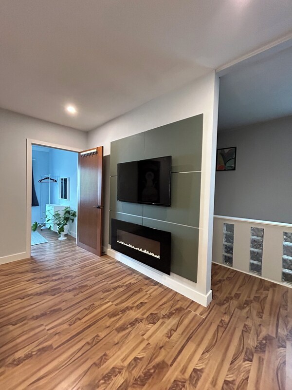 Central Halifax - Quinpool Rd / Close To Downtown, Restaurants & Hospitals - 哈利法克斯