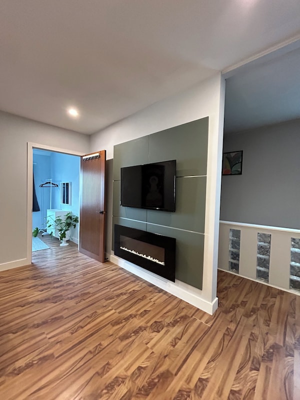 Central Halifax - Quinpool Rd / Close To Downtown, Restaurants & Hospitals - 哈利法克斯