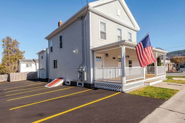 Steps To Lake, Beach & Canada St. Across Shepherds Park Beach\npet Friendly. New. - Glens Falls, NY