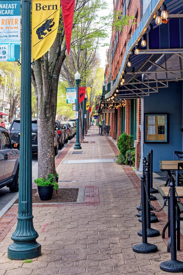 Downtown Historic New Bern Apartment Next Door To Birthplace Of Pepsi - New Bern, NC