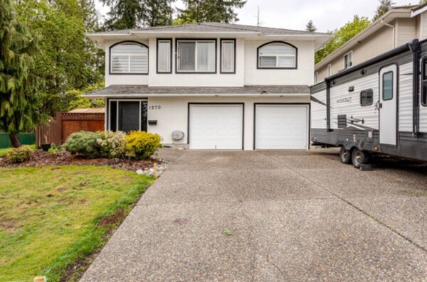 Luxurious & Modern 2 Bedroom Private Suite In Coquitlam - Coquitlam