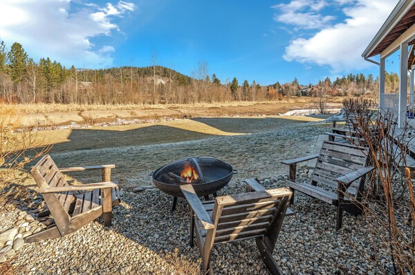 Designer Waterfront Bungalow In Dover | Pet-friendly | Luxury For 9 - Idaho