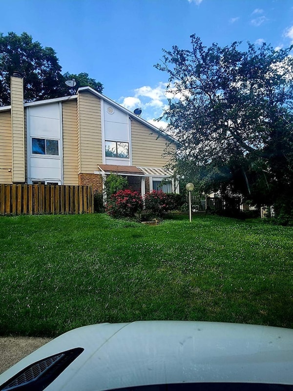 3-bedroom Townhome In Delightful Germantown With Wifi, Ac, Heat, Free Parking - 제르맨타운