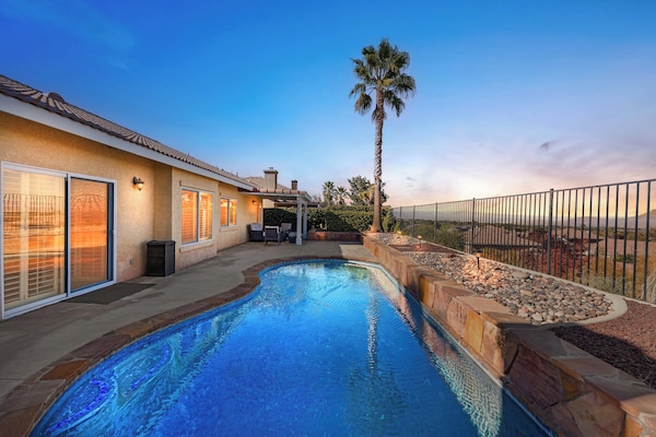 Quiet Home In West Palmdale Hills W/pool - Palmdale, CA