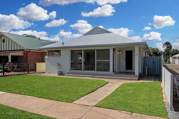 Morgan Abode - Walk To Cbd, Modern Escape - Wagga Wagga