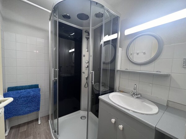 Cozy Apt For 6, 2 Bdrms, In Cauterets With Parking - Cauterets