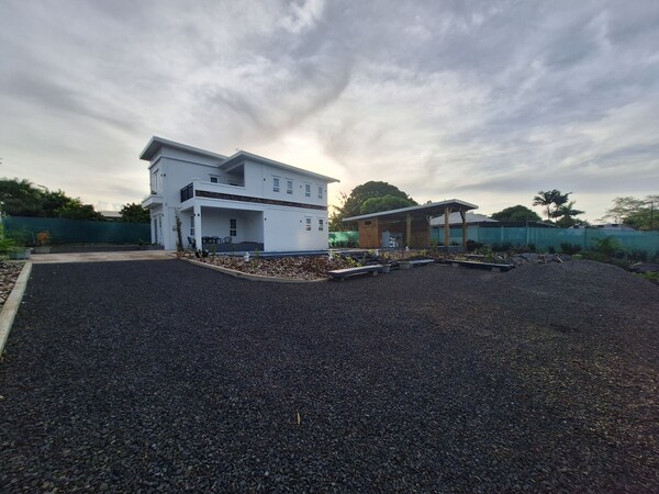 Modern Villa With An Elevated Landscape Overlooking The Ocean.\n7 Min To Apia - Apia