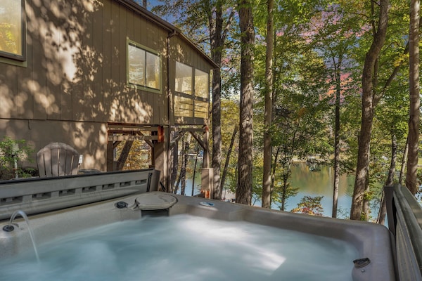 Hot-tub, Dogs Allowed, Fire Pit, Lakeside Cabin Smith Mountain Lake, Kayaks - Smith Mountain Lake, VA