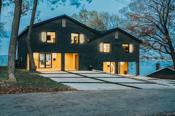 Modern Luxury Lakefront W/ Hot Tub, Unbelievable Views! - Grove