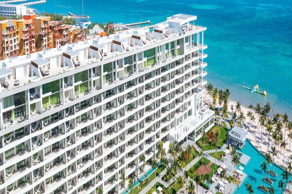 Luxury Property On The Beach, With 7 Outdoor Swimming Pools\n - Cancún