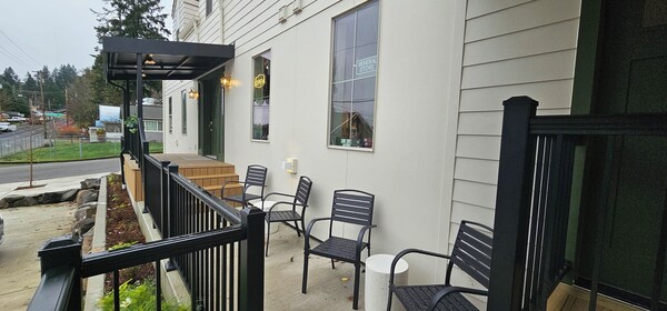 Cozy Hotel-style Stay W/gift Store & Event Space - State of Washington