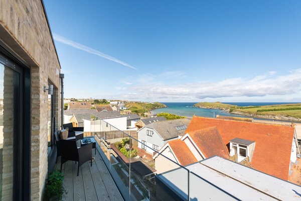 Sea Thrift Porth - Sleeps 4 Guests  In 2 Bedrooms - Newquay