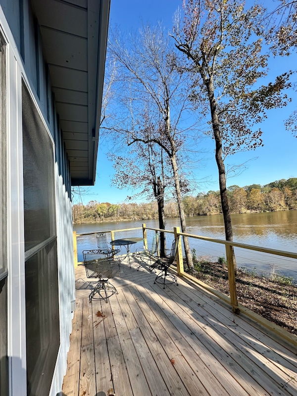 Cozy 2-bedroom River Front Cabin In Columbus, Ms - Columbus, MS