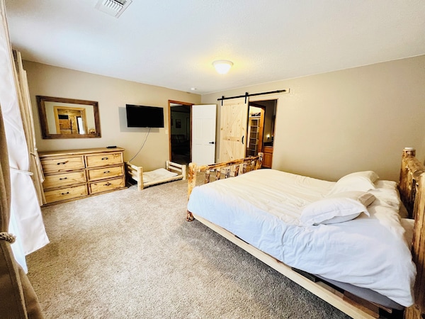 Private Country Paradise With Beautiful Indoor Pool And Spa. Pet Friendly - Oregon Caves