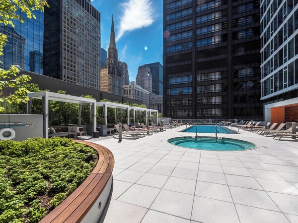 Professionally Managed 1 Bedroom In The Chicago Loop By The Theater District - Chicago, IL