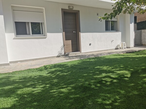 Garden House -Bedroom House With Wifi, Ac, Private Garden In Delightful Glifada - Коропион