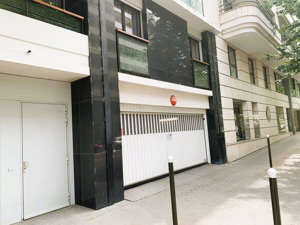 "Le Paradis" | 2 Bedrooms, Balcony, Parking (70m2) - Issy-les-Moulineaux