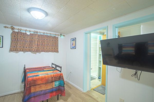 Soothing Cabin With Wifi In Fairbanks With Big Parking Lot And Convenience - Fairbanks, AK
