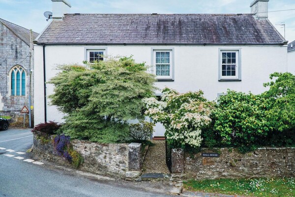 Hall House  3 Bedroom House St Florence - Tenby