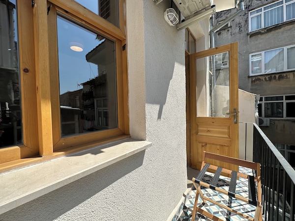 Refurbished Triplex In Taksim - Beylerbeyi