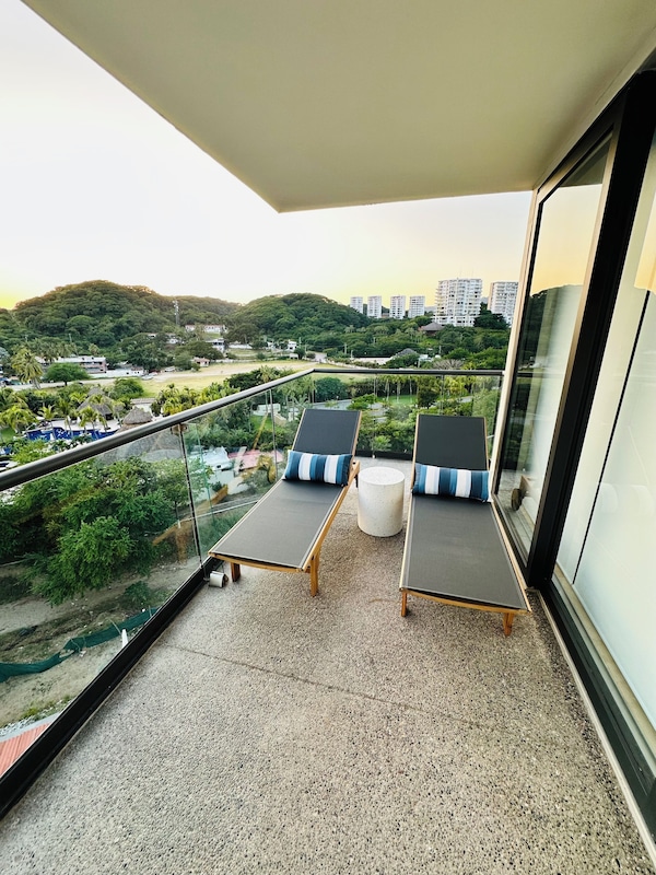 3-bedroom Condo In La  Cruz De Huanacaxtle, Ac, Wifi, Fitness, Beachfront ! - La Cruz de Huanacaxtle