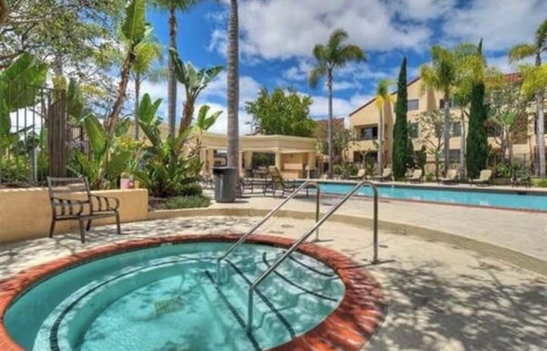 Cozy 1-bedroom Pet Friendly Resort Style Living In San Diego  Utc/lajollla - San Diego