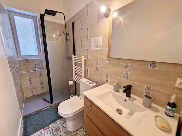 Superb 1 Bedroom Apartment In Historic Center - Nîmes