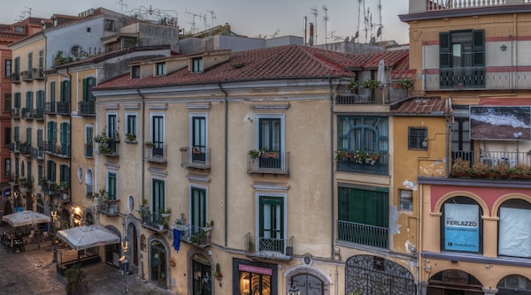 Apartment In The Most Central Square Of Salerno, Within Walking Distance Of The Station - Salerno