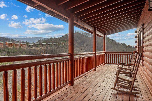Mtn View! Indr Pvt Pool; Theater, Gamerm, Pet, Bbq - Pigeon Forge, TN