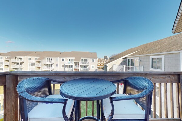 Sunny - 3rd Floor, Spacious Condo With Kitchen, Balcony & Canal Views - フェンウィック・アイランド, DE