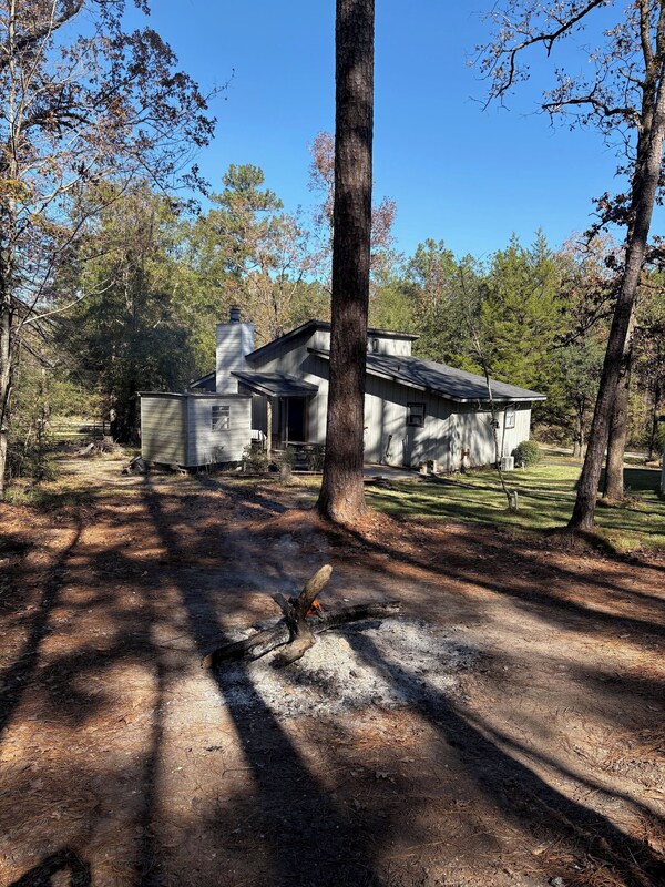 Fishing Camp 1-bedroom/loft Cabin In Delightful Brookeland With Ac, Wifi - Sam Rayburn, TX