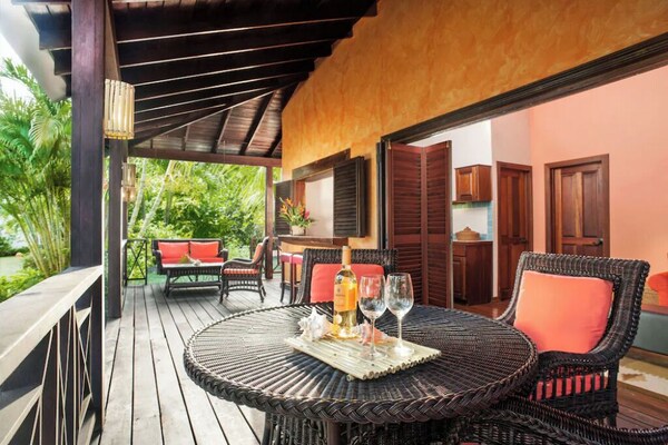 Upper Floor Suite One-bedroom - Grenada