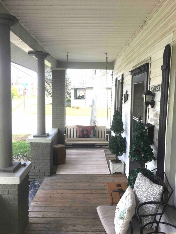Bluegrass Bungalow 2 Bedrooms With Large Porch - Owensboro, KY