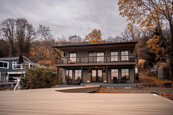 Live The Lifestyle,\nstunning Lake House In The Heart Of Wine Country! - Penn Yan, NY