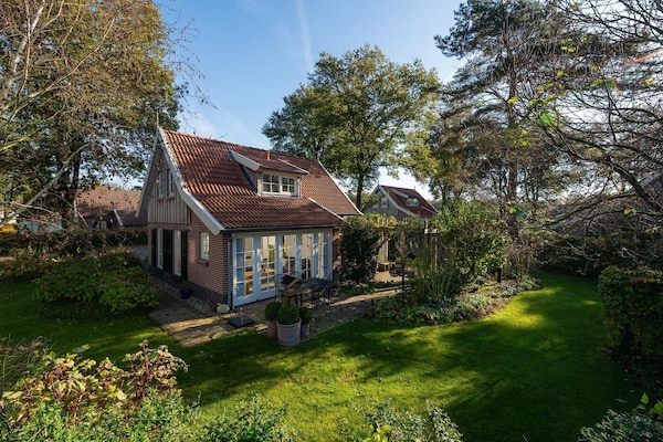 This Very Comfortable Villa For 6 Persons Is Located On The Vacation Complex Buitengoed Het Lageveld, In A Beautiful Wooded Area Near Almelo And Enschede. - Almelo