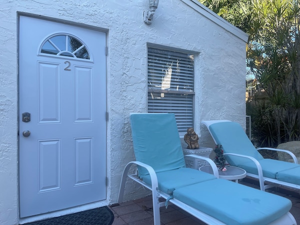 Convenient And Private Downtown 1br Near Beach - Palm Beach, FL