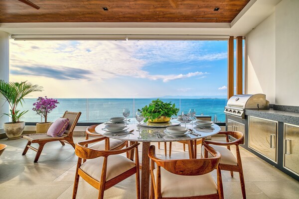 Chic Penthouse Ocean Views, Rooftop Pool & Balcony - Puerto Vallarta