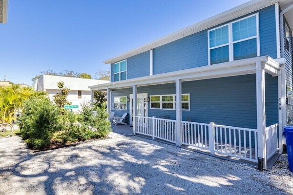 Luxury Dunedin Tiny Home With Pool - "Skye" - Dunedin, FL