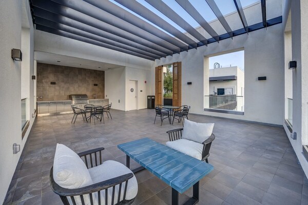 Deluxe 2br In Dtla's Little Tokyo District - Los Angeles, CA