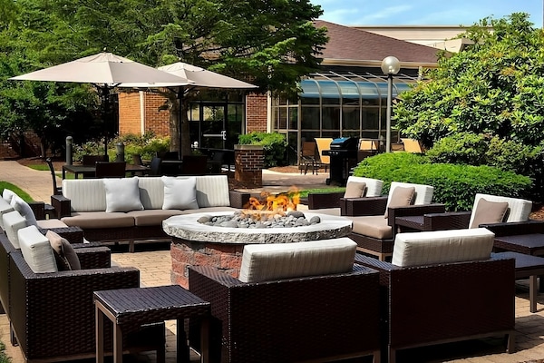 Close To Naval War College Museum, Two Affordable Family Ready Accommodations - Newport, RI