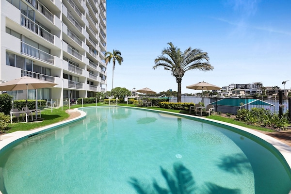Stylish 2-bed In Surfers Paradise With River Views - Gold Coast