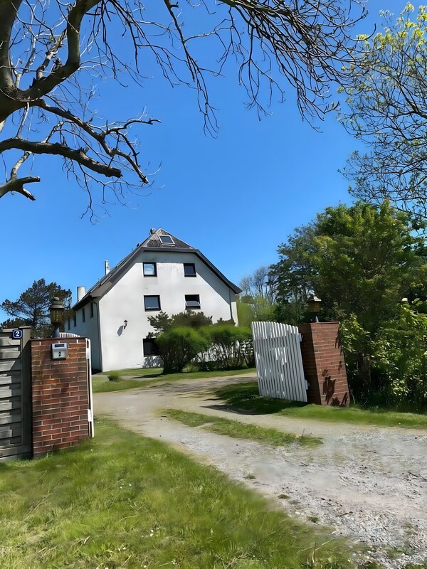 Ferienwohnung 'Op'nböhn' Mit Gemeinschaftsgarten Und Eigenem Strandkorb - Nordstrand