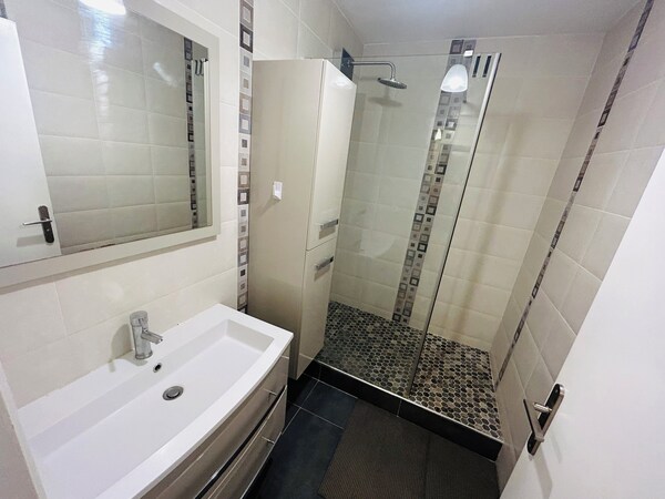 Two Rooms On Promenade Pieds Dans L'eau - Saint-Laurent-du-Var