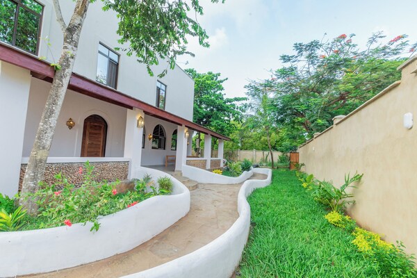 Cosy Villa Along Diani Beach Road, That Combines Elegance And Tranquility. - Diani Beach