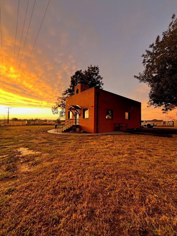 Timeless Oklahoma Destination- Sunset Skies And Luxe Comfort- 3 Kings + 2 Twins - Guthrie Lake, OK