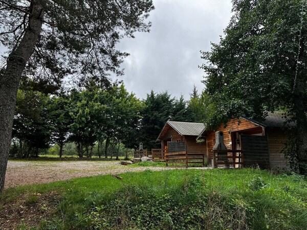 Cocooning Riverside Chalet On A Small Campsite In The Heart Of Auvergne - Cantal