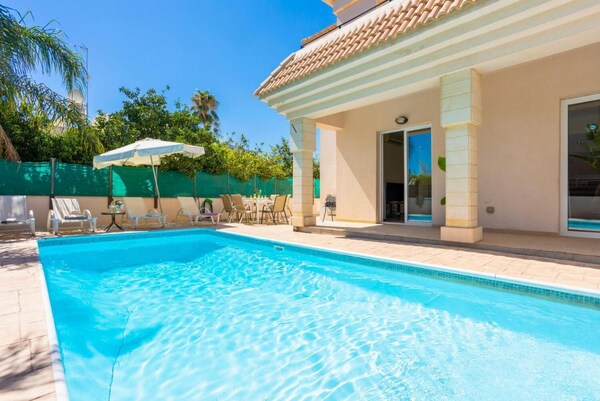 Villa Koula - Three Bedroom Villa, Sleeps 6 - Паралимни