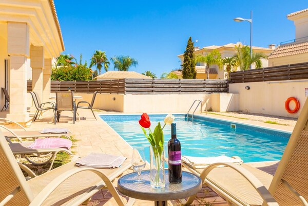 Villa Solis - Three Bedroom Villa, Sleeps 6 - Фамагуста