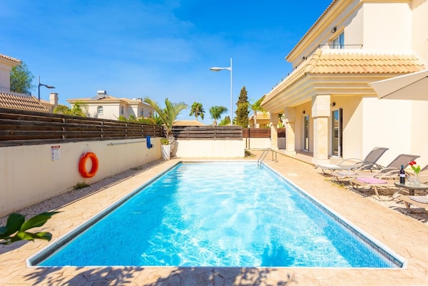 Villa Livia - Three Bedroom Villa, Sleeps 6 - Famagusta