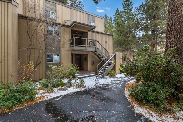 Upper-level, Newly Remodeled Condo With Mt. Bachelor Village Amenities! - Bend, OR